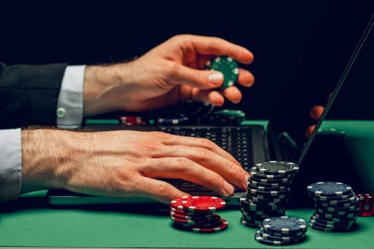 What is a Straddle in Poker & Should You Use It? - poker-online.com